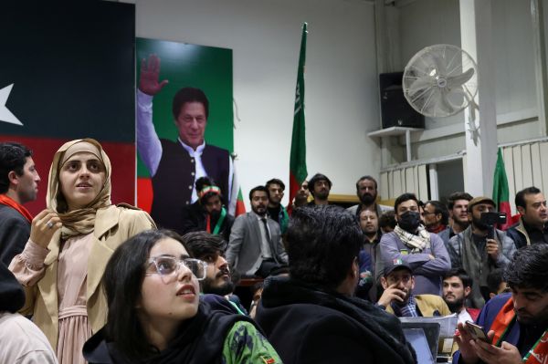عمران خان يعلن فوزه بالانتخابات في باكستان وكالة خبر للأنباء
