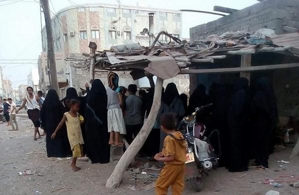 مليشيا الحوثي تطوف شوارع الحديدة مطالبة السكان بمغادرة منازلهم وكالة